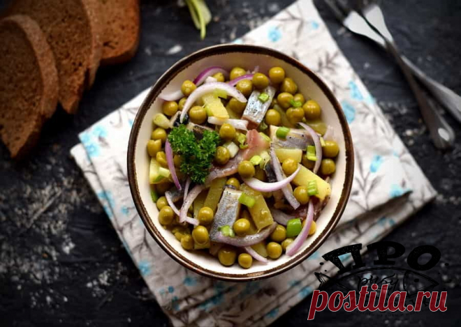 Селёдка с зелёным горошком — проверенная временем закуска. Для тех, к ...